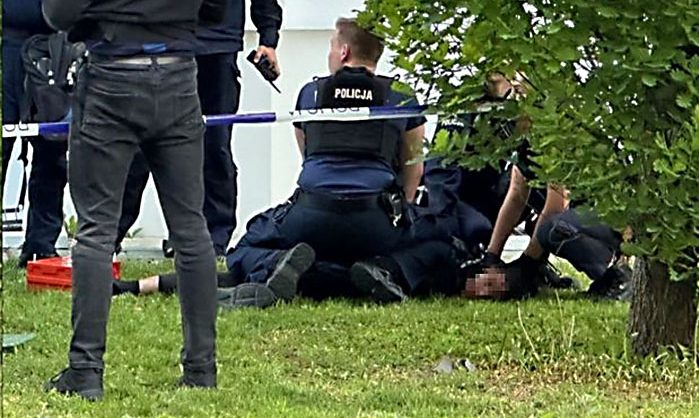 Tygodnik Program - Makabryczna zbrodnia na UW. Kobieta nie żyje, ochroniarz walczy o życie